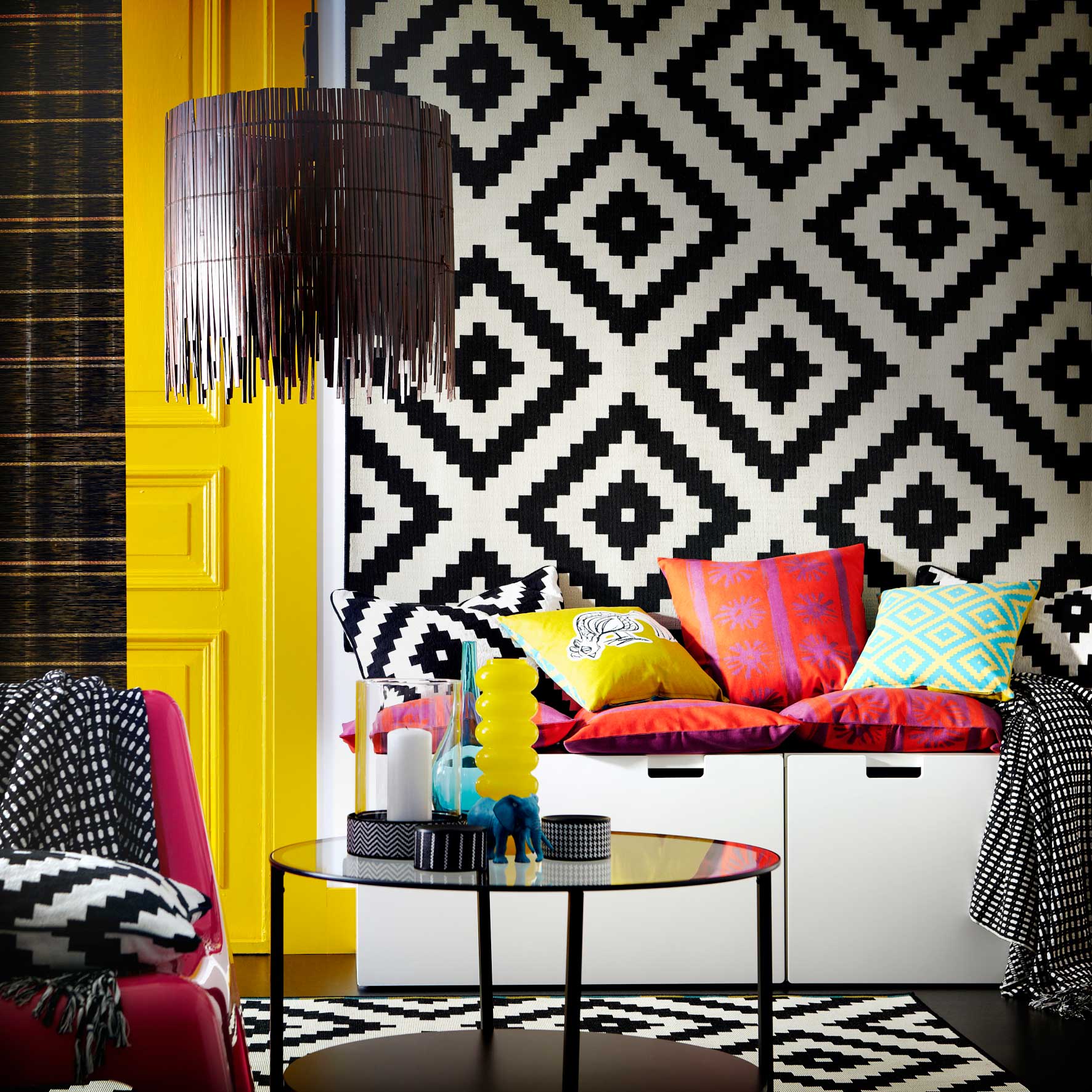 Living Room Design & D?cor Ideas With a Dramatic Touch | Beautiful Homes