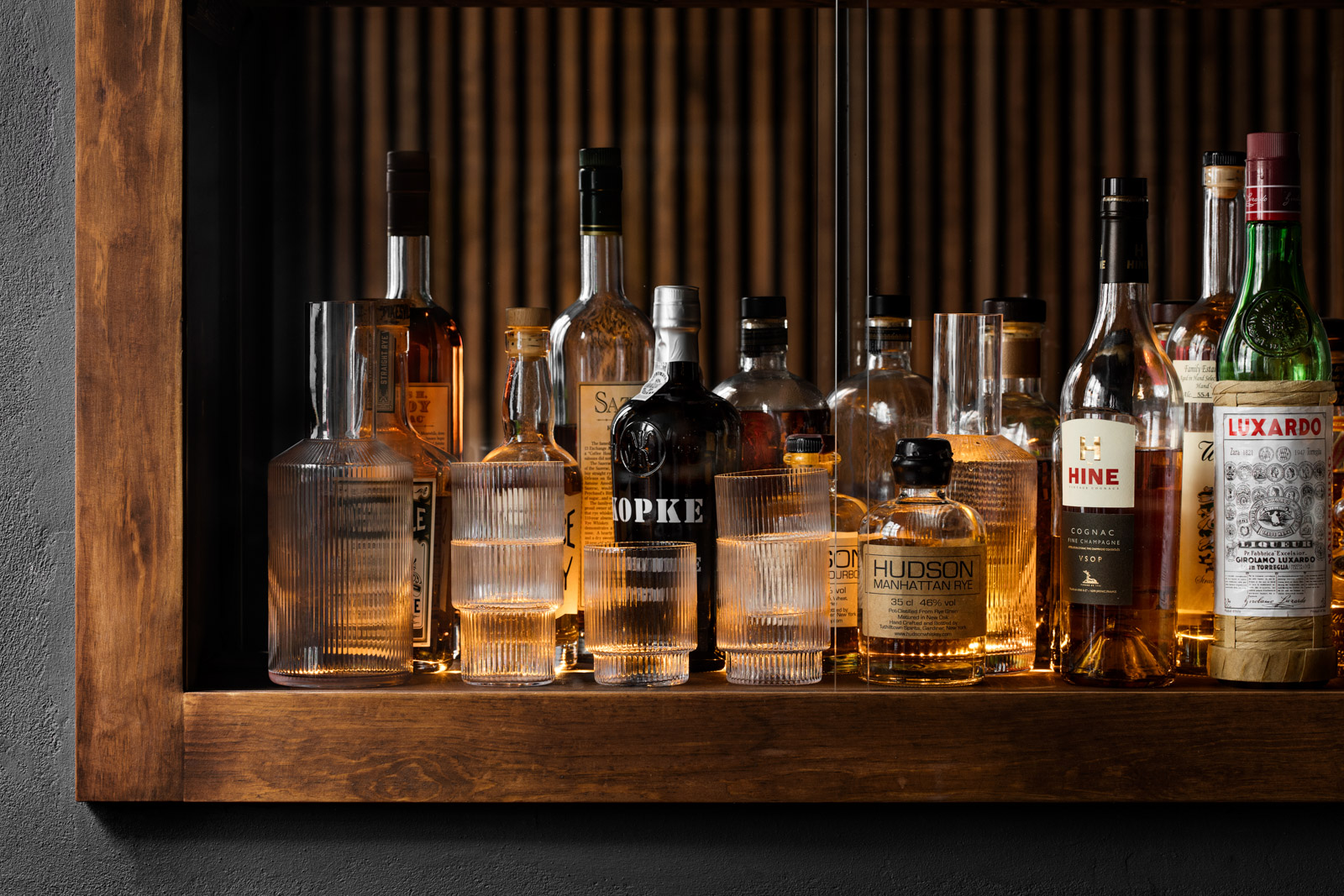 The Essentials List For Your Home Living Room Bar | Beautiful Homes