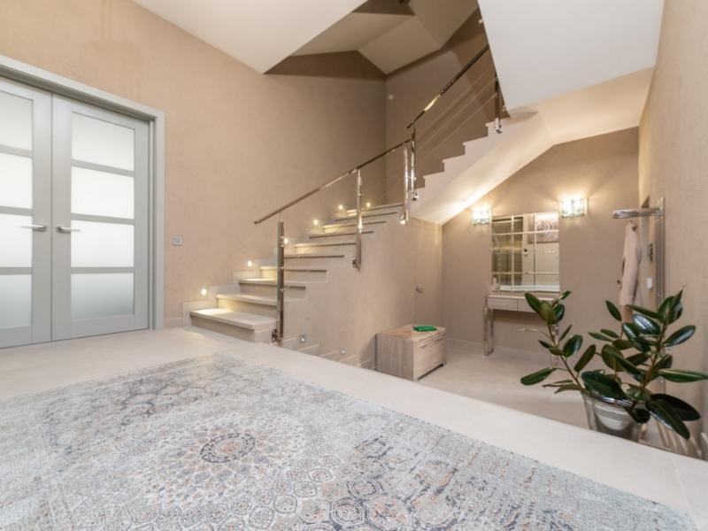 Trendy Staircase Wall Colour Combination for Every House | Beautiful Homes